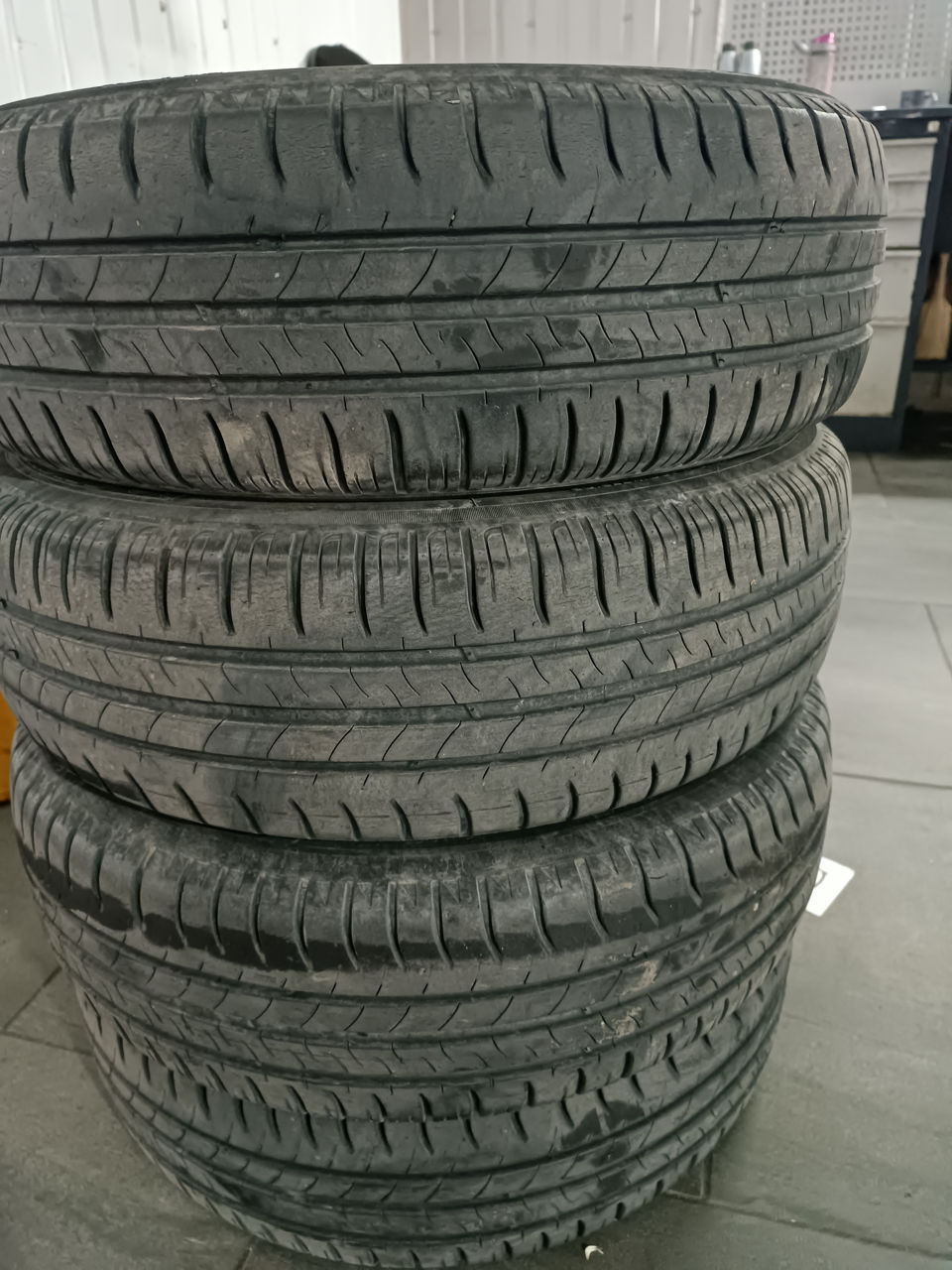 Vind 4 anvelope 175/65R15