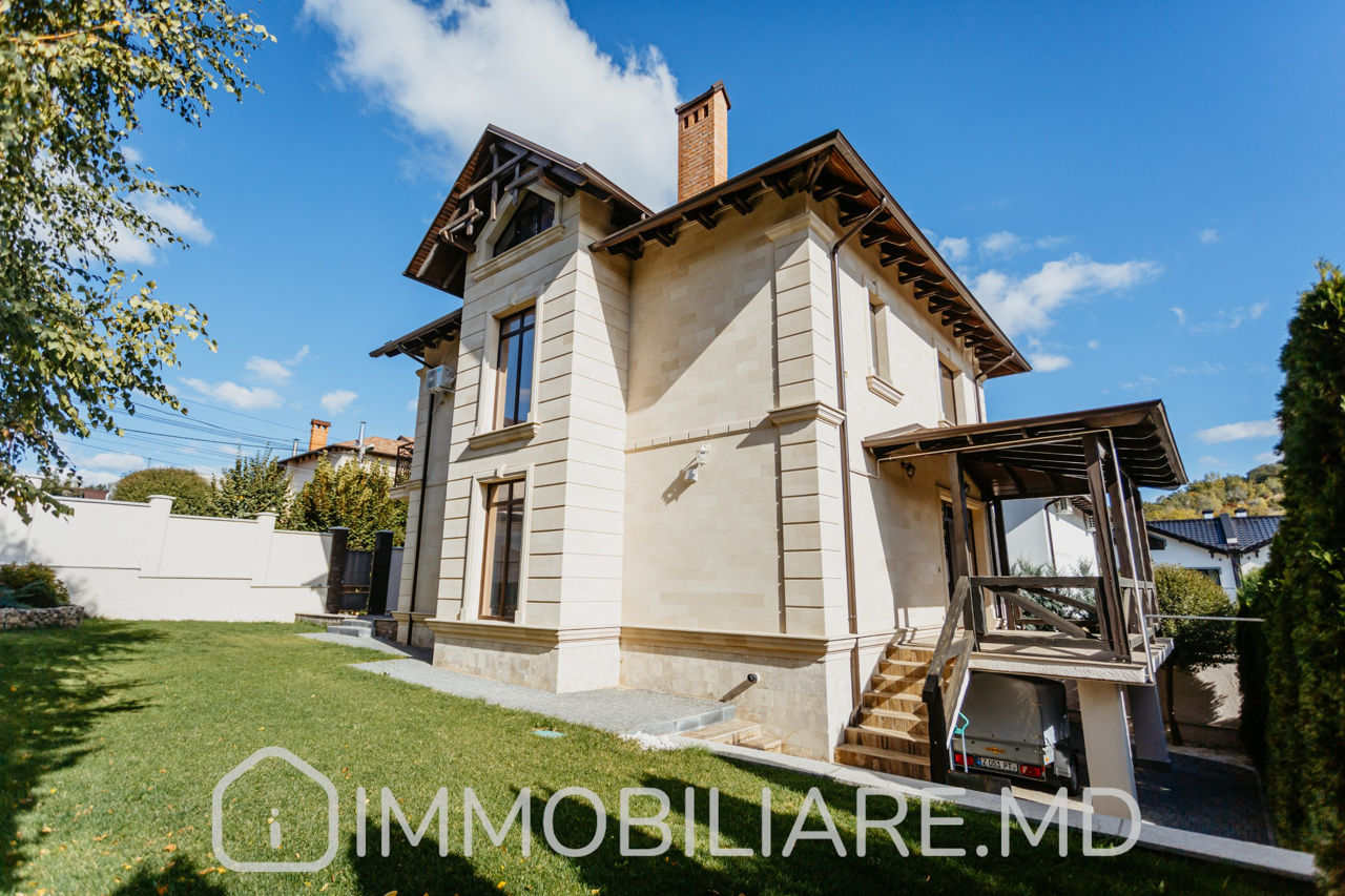 Casă cu 2 niveluri, or. Codru