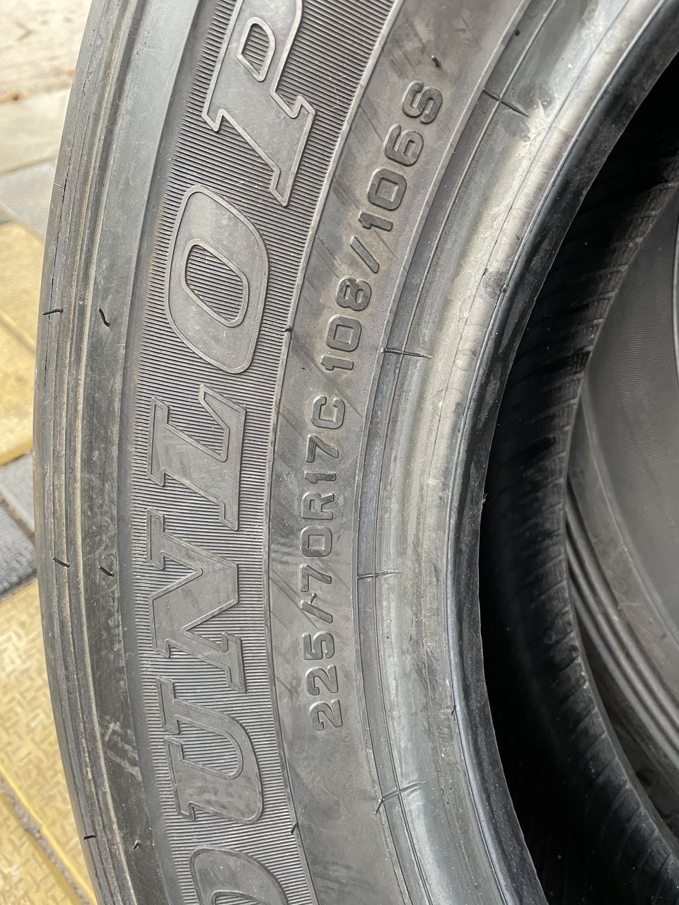 Dunlop Nou! R17 C 225/70