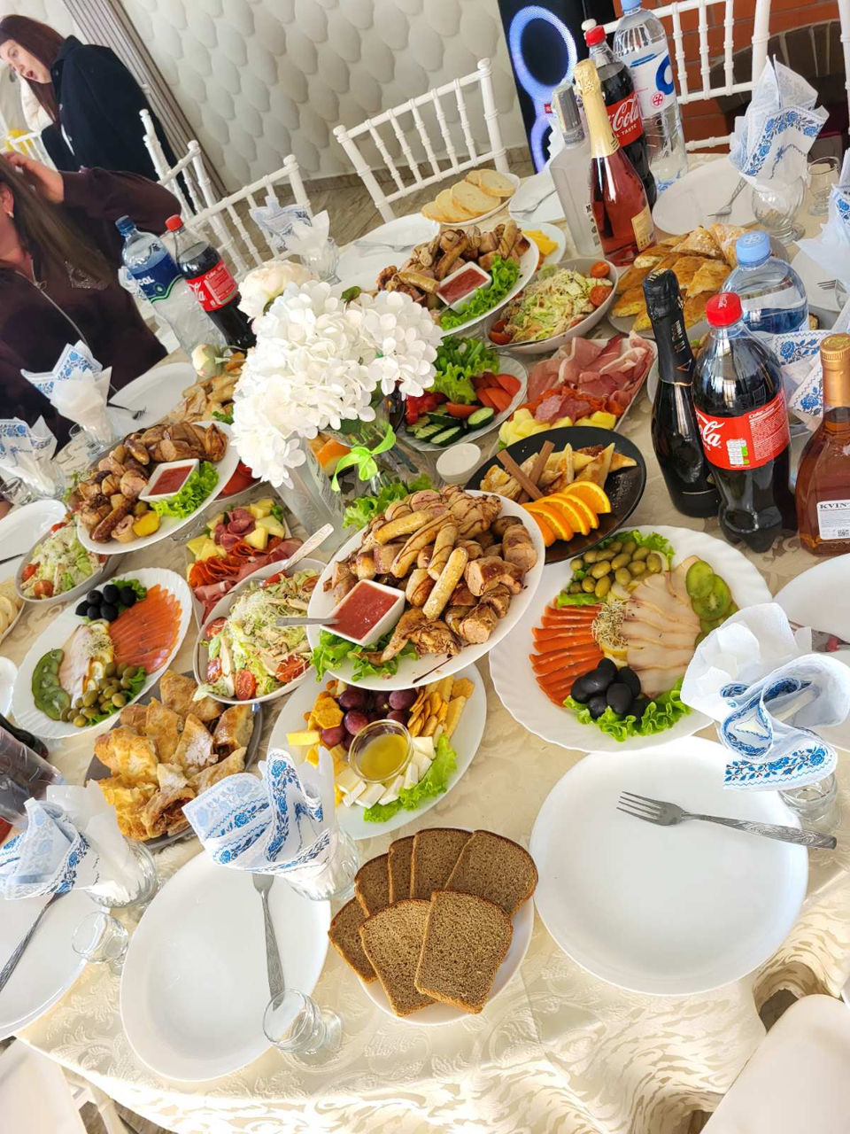 Mincare la comandă vă deservim cu drag