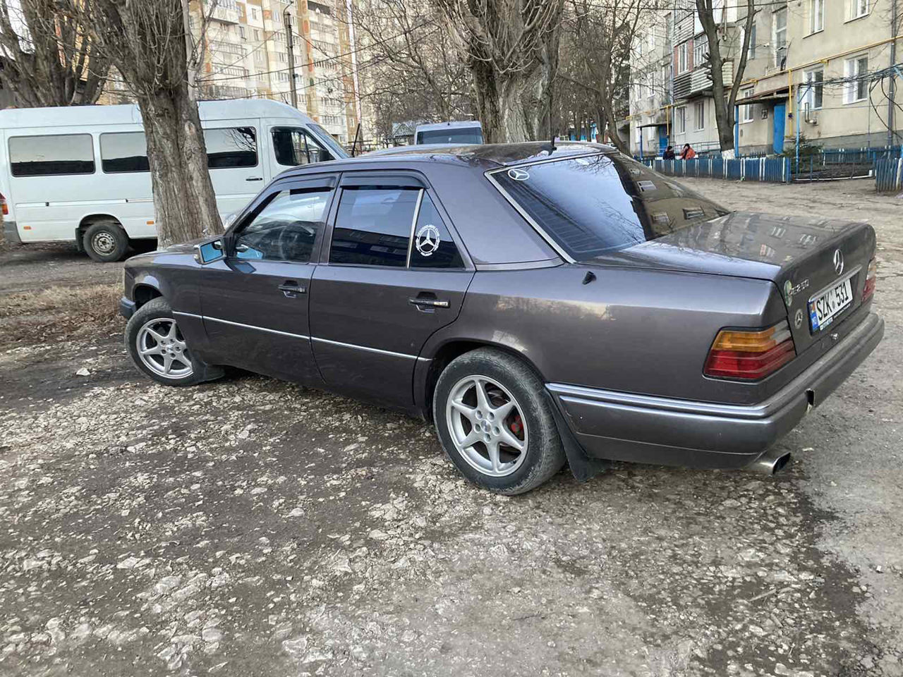 Mercedes Series (W124)