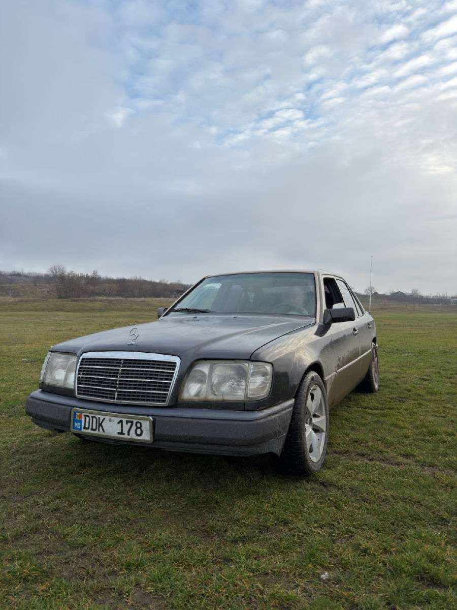 Mercedes E-Class an. 1994 cu rulaj 22222 km, Gaz / Benzină (propan), 1700