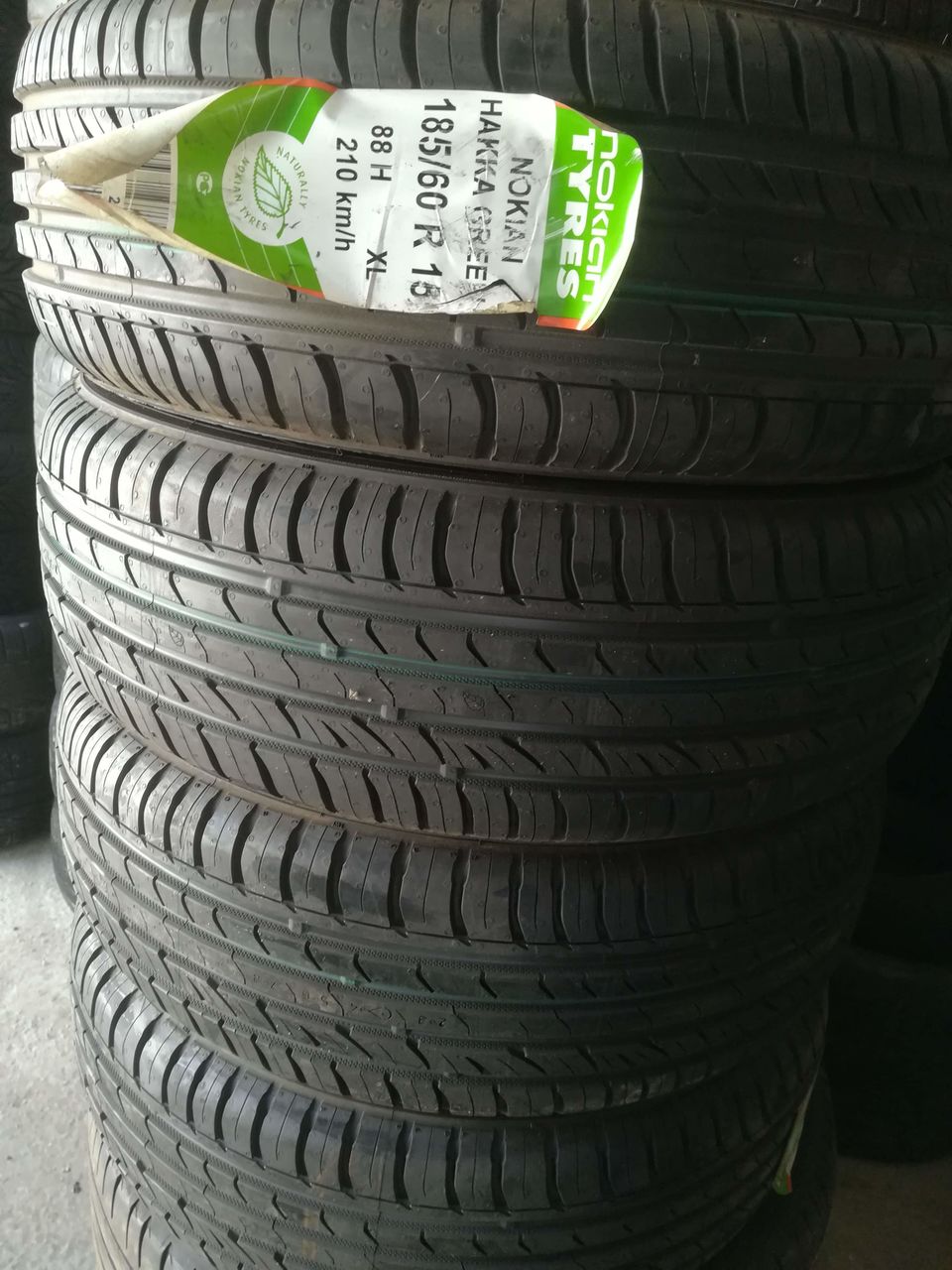 R15 185/60 Hokian Hakka Green