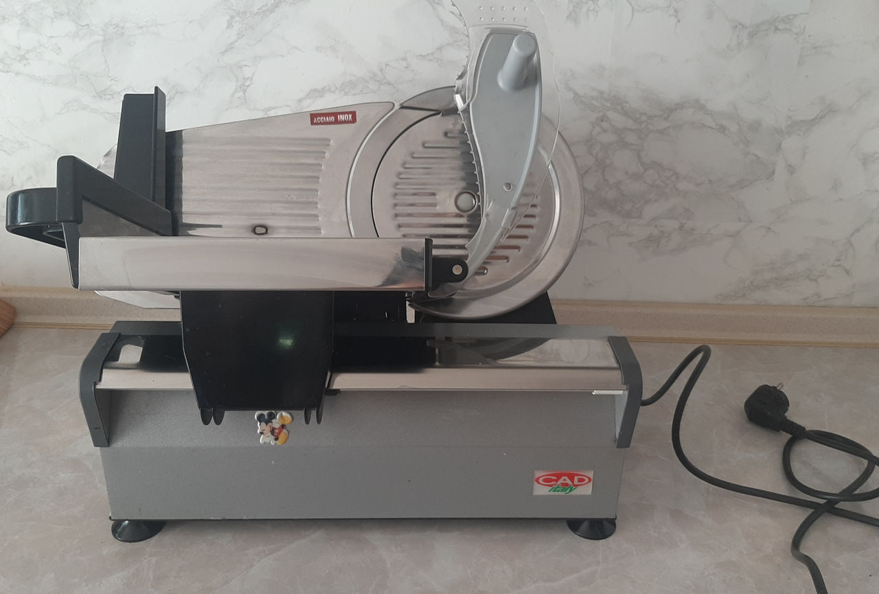 Feliator profesional, Italia