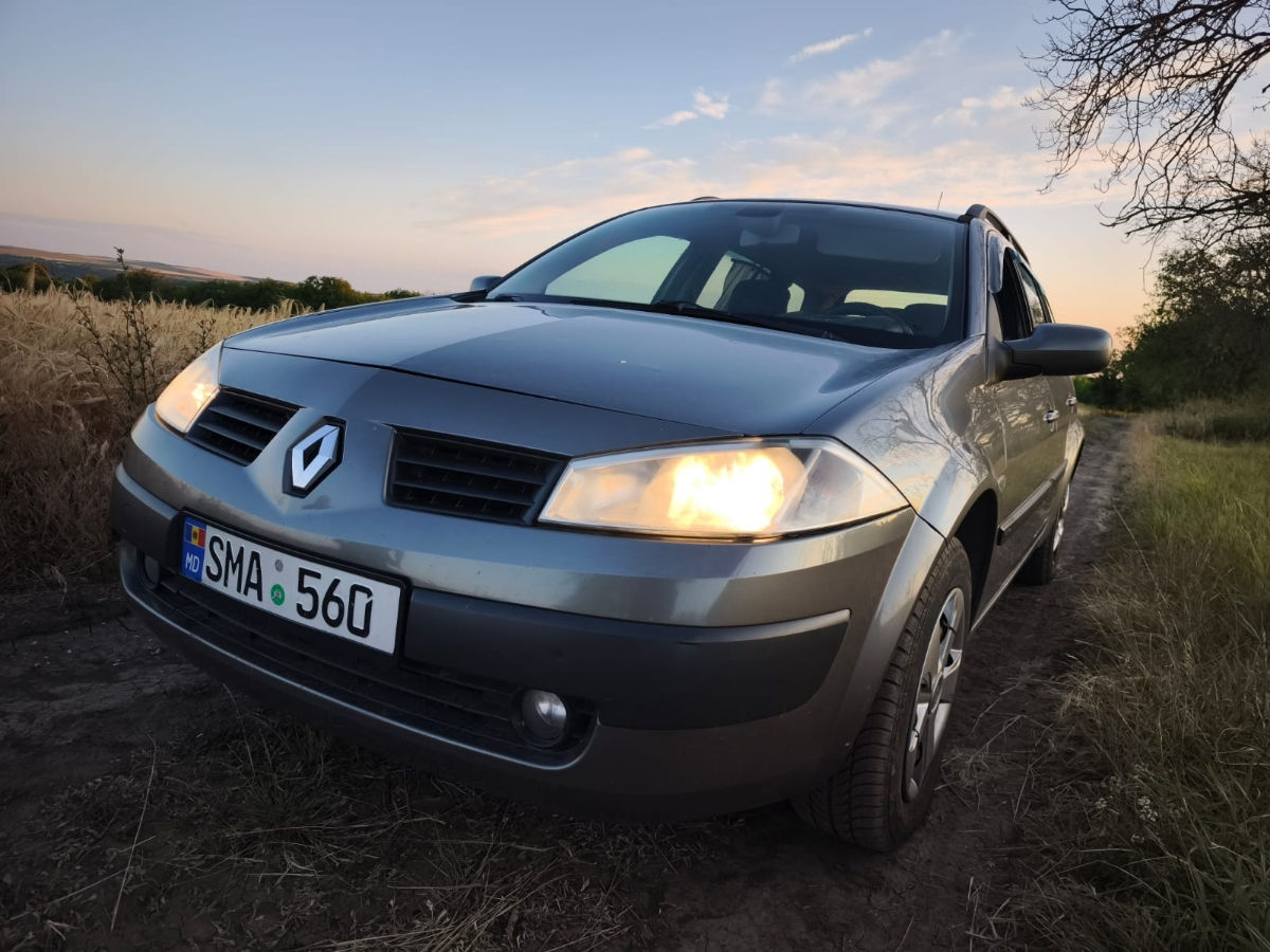 Renault Megane an. 2005 cu rulaj 430000 km, Benzină, 2499