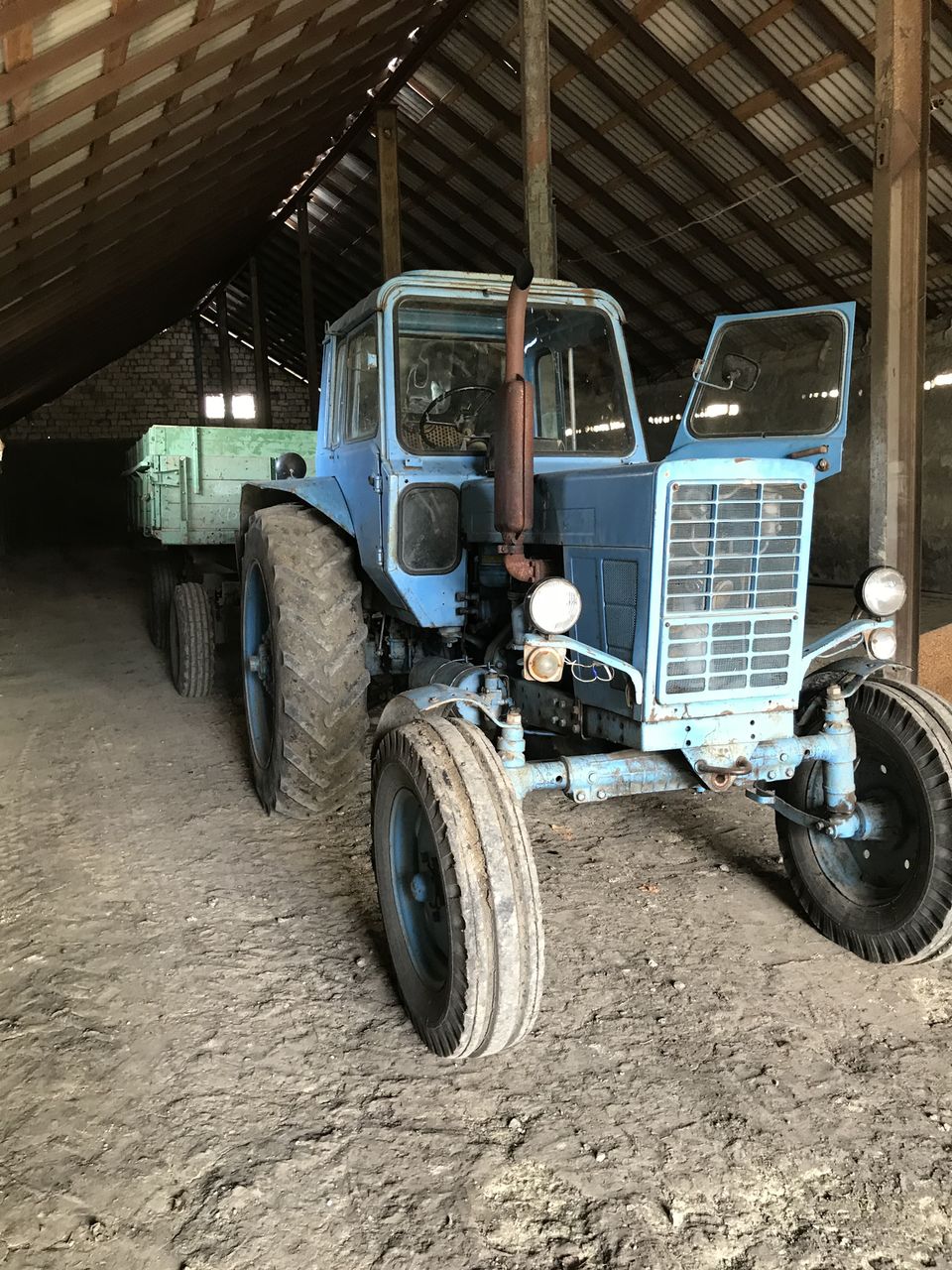 Vînd MTZ 80+remorca