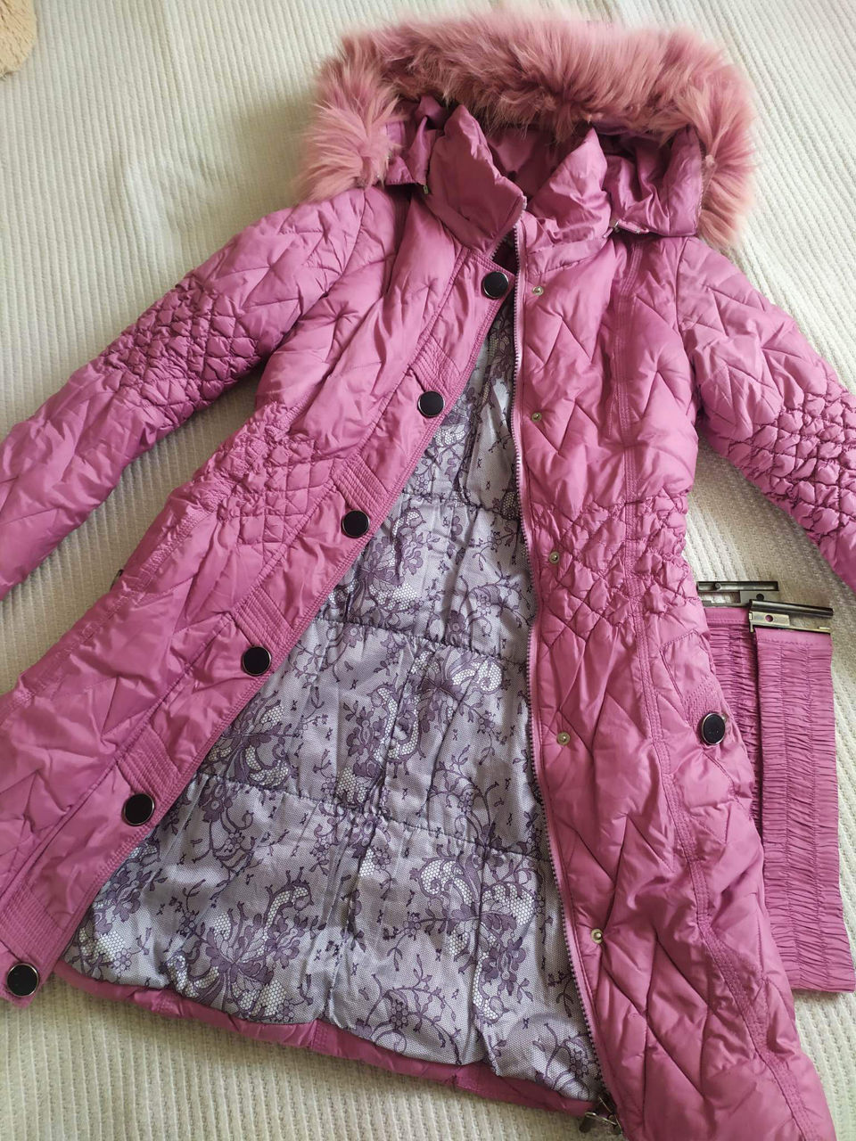 Geacă de iarnă pentru fetițe.