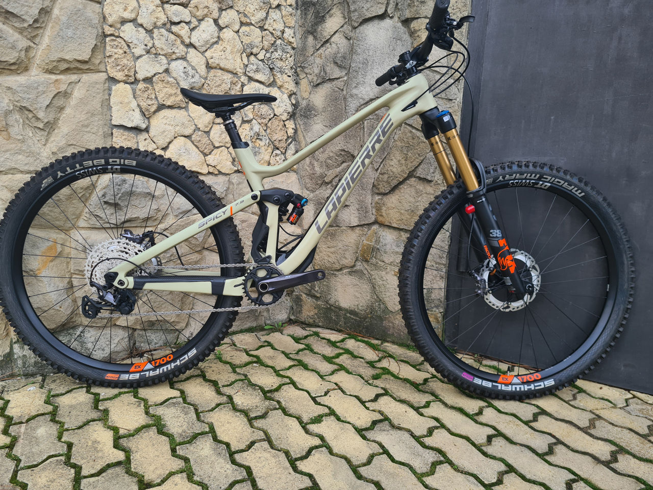 Lapierre Spicy CF 7.9 29er Full Suspension Mountain Bike