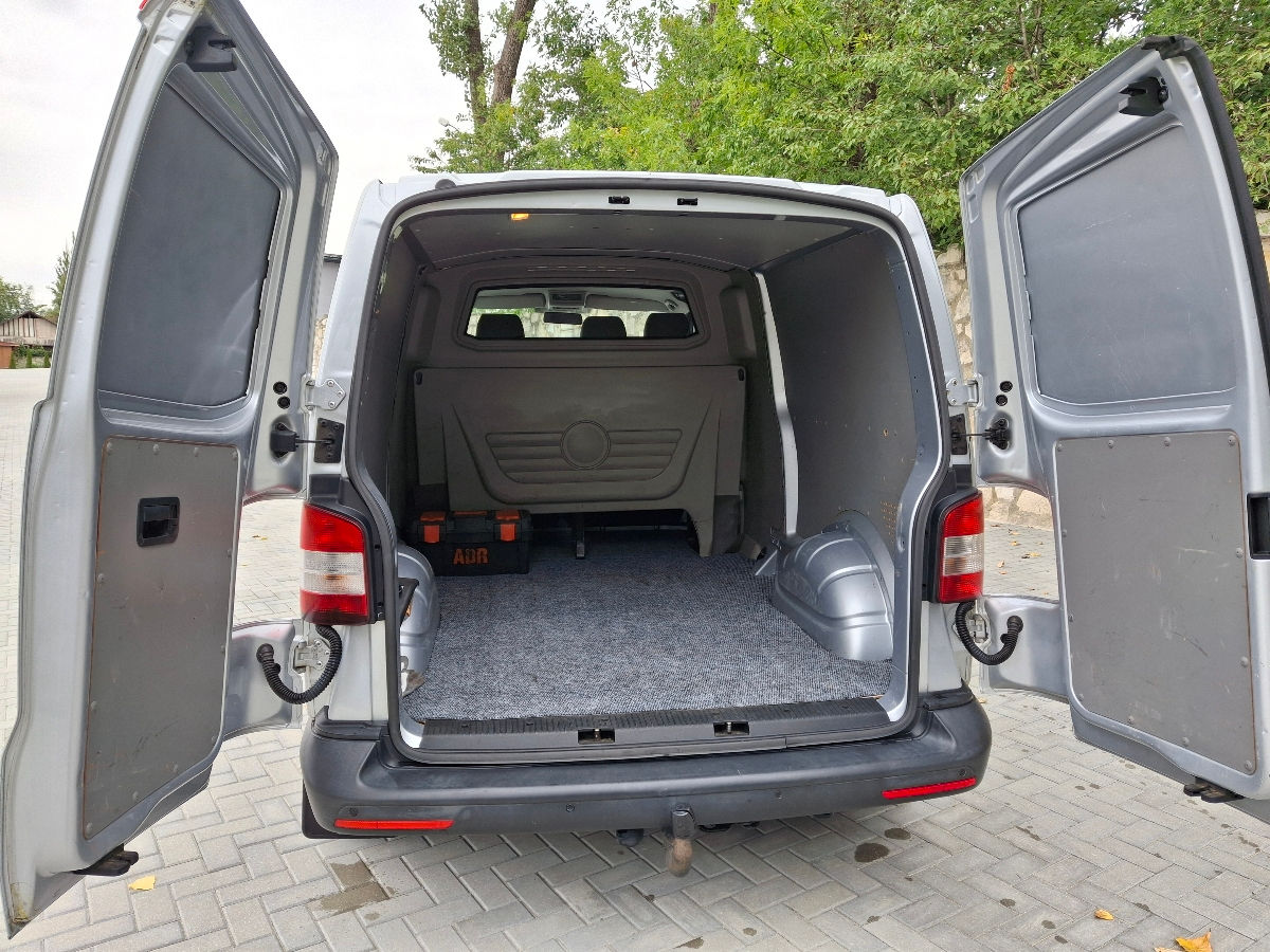 Volkswagen Transporter 2014 г. с пробегом 321000 км, Дизель, 10500