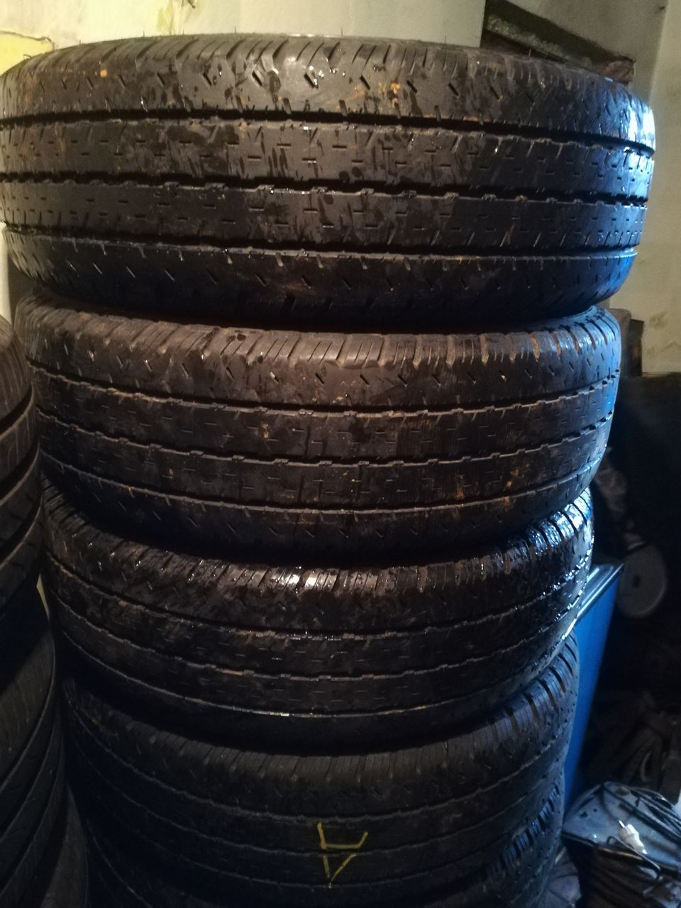 R16C 225/75 Nokian