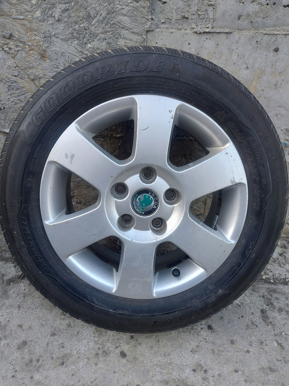 Диски с резиной R-15 6J*15H2 ET47