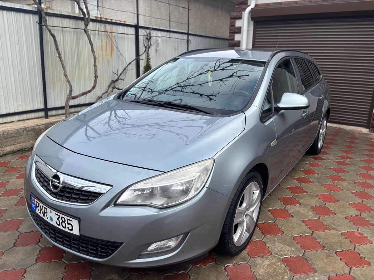 Opel Astra an. 2011 cu rulaj 282000 km, Diesel, 5300
