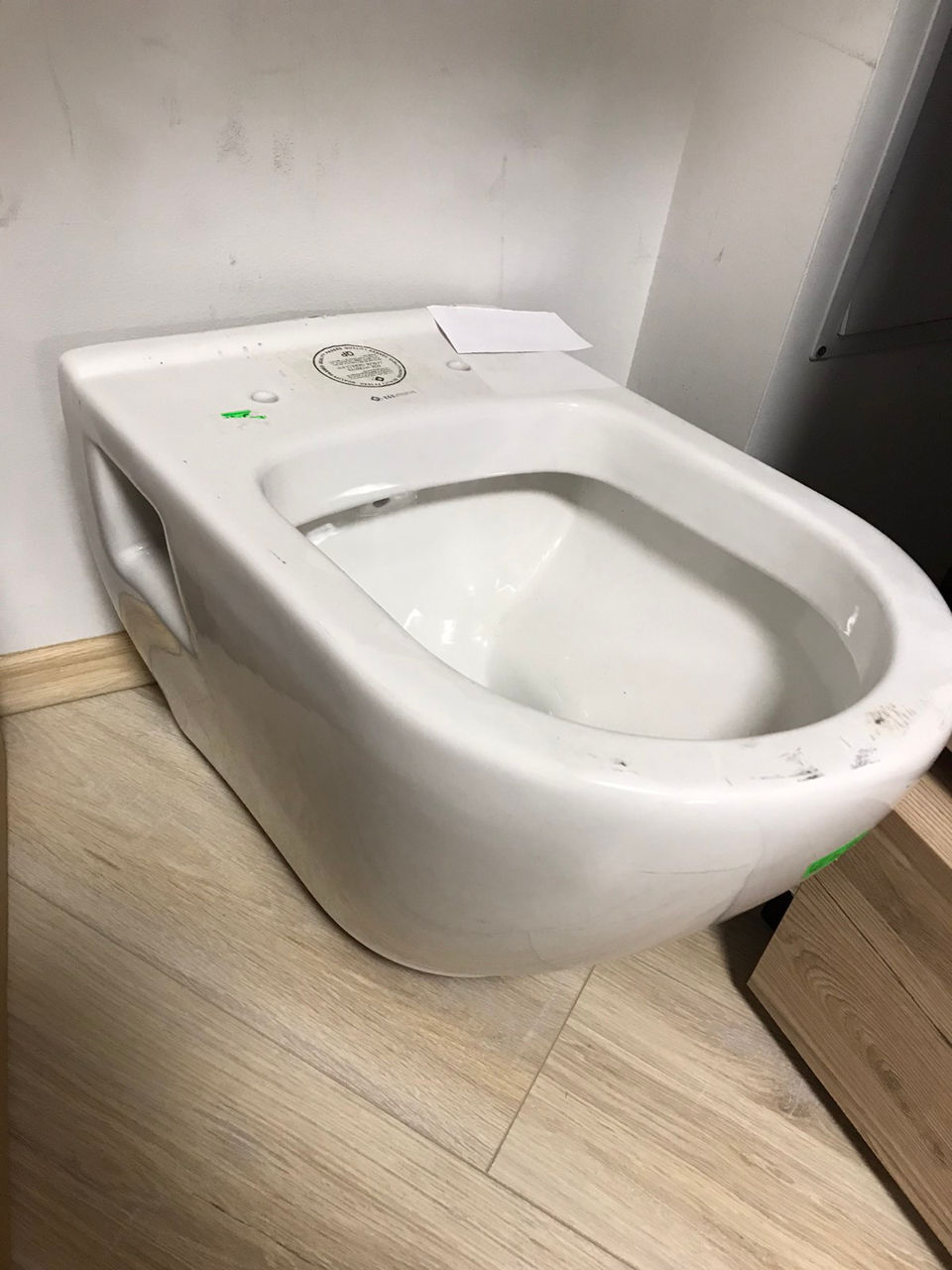 Vas WC de podea-suspendat nou