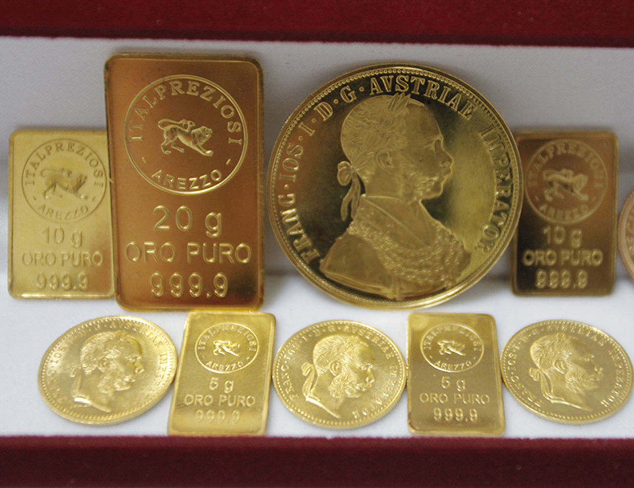 Cumpar bijuterii din aur argint pietre pretioase monede briliante lingouri