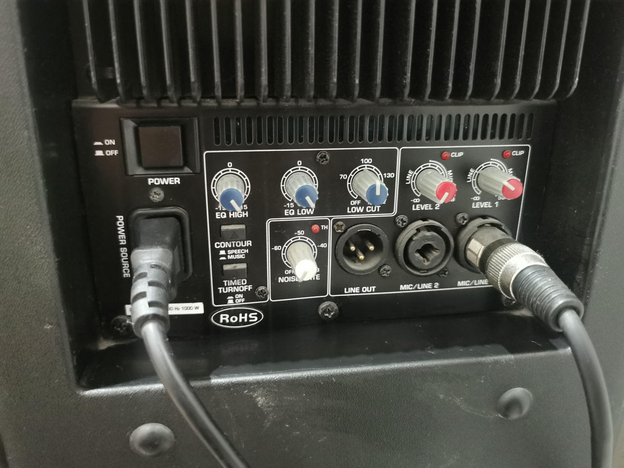 O boxă Behringer B-815 neo activă