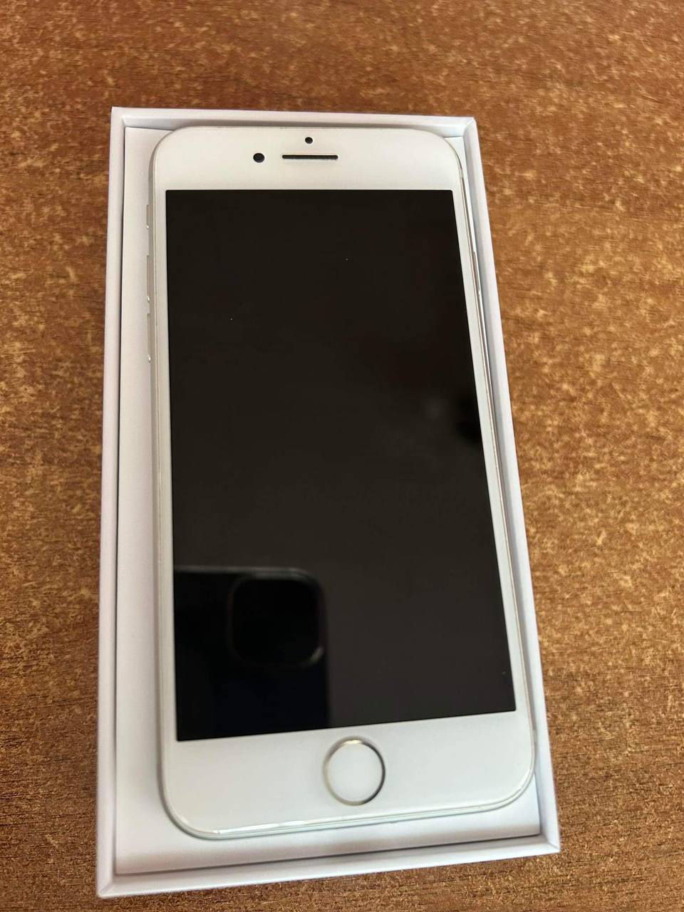 Vând IPhone 8 128Gb White, original, folosit, stare foarte bună