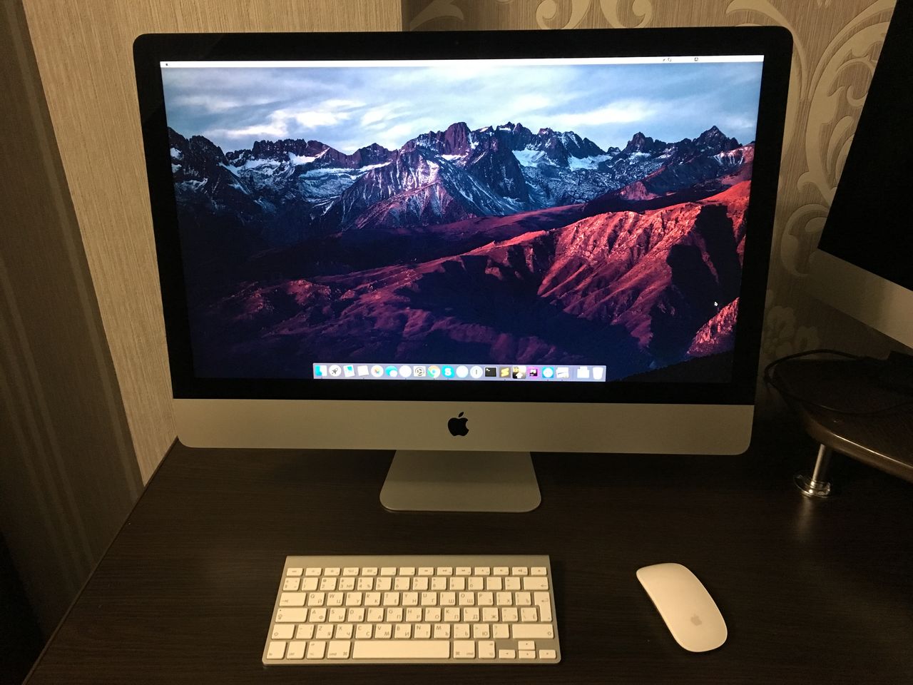 iMac 27" Late 2013 + Magic Mouse & Keyboard + Charger