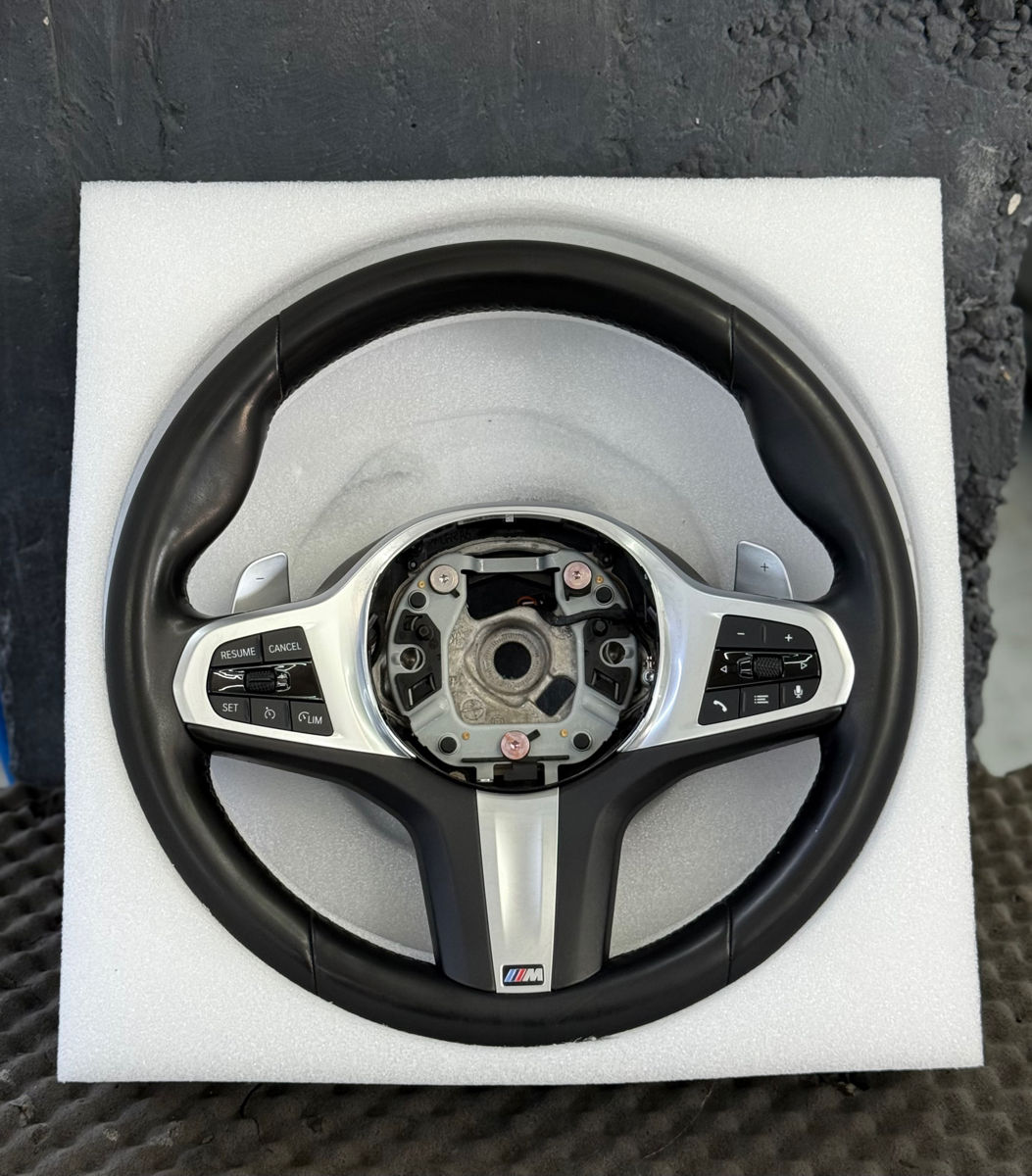 Volan M-Paket BMW G30/G31 cu padele și butoane multifuncționale