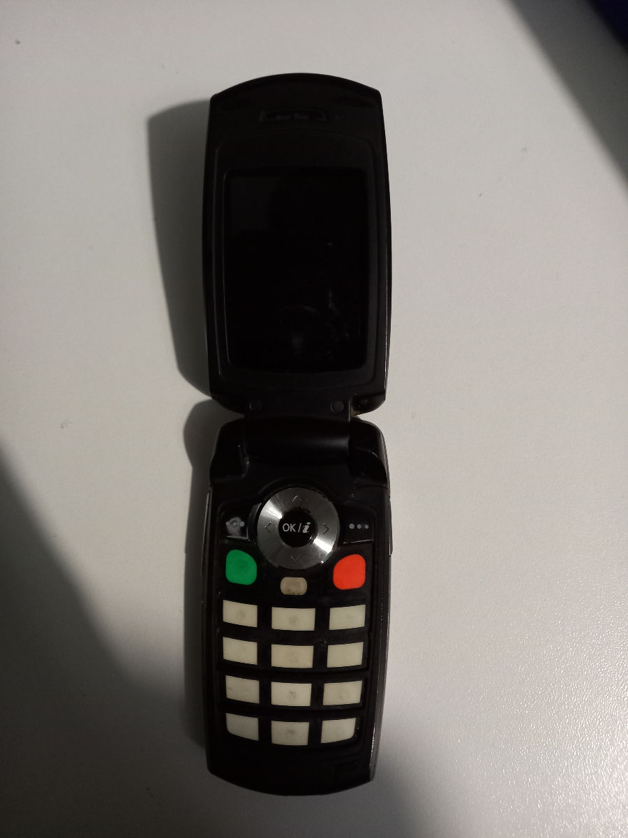 Se vinde telefon cu butoane samsung