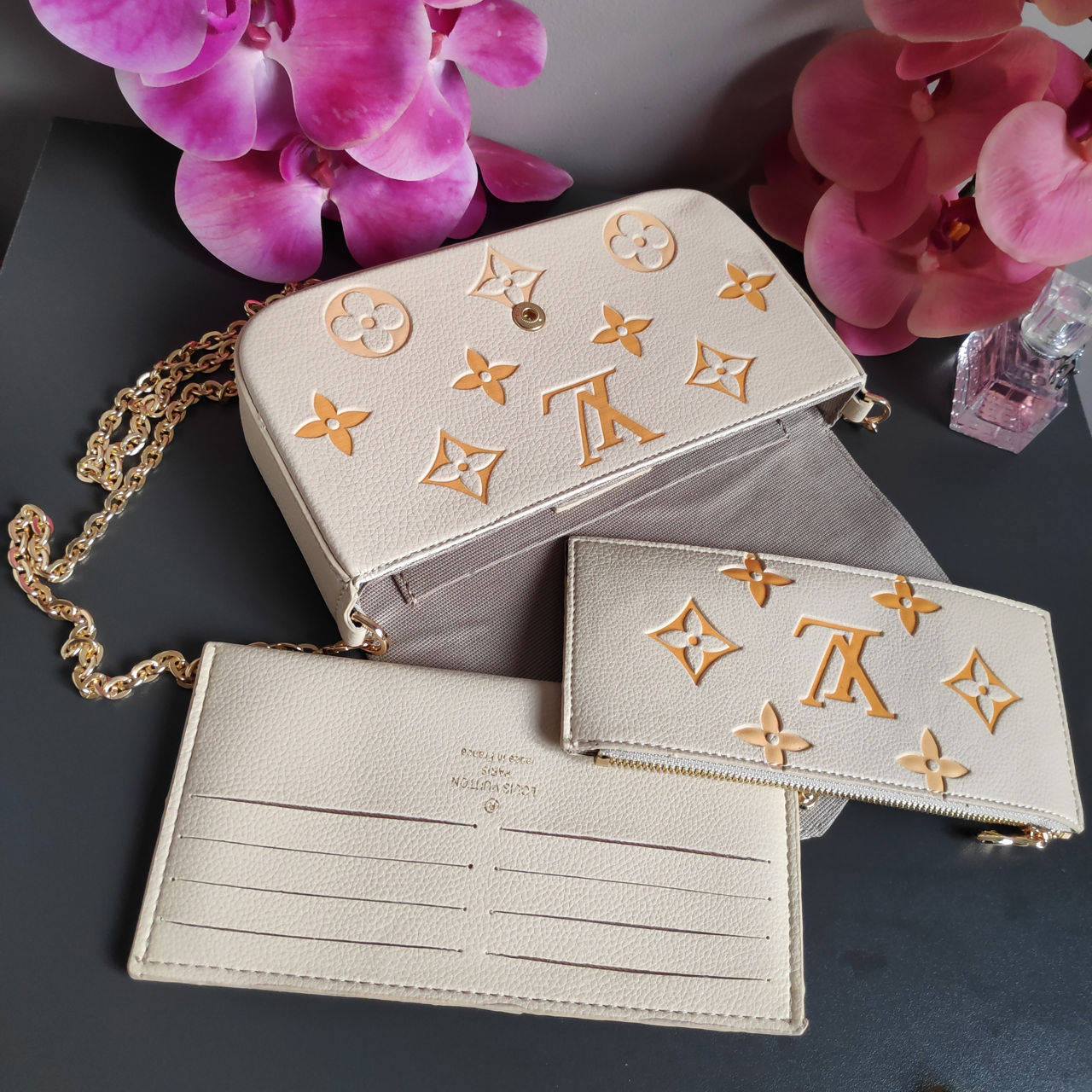 Geanta Louis Vuitton . Piele ecologică.