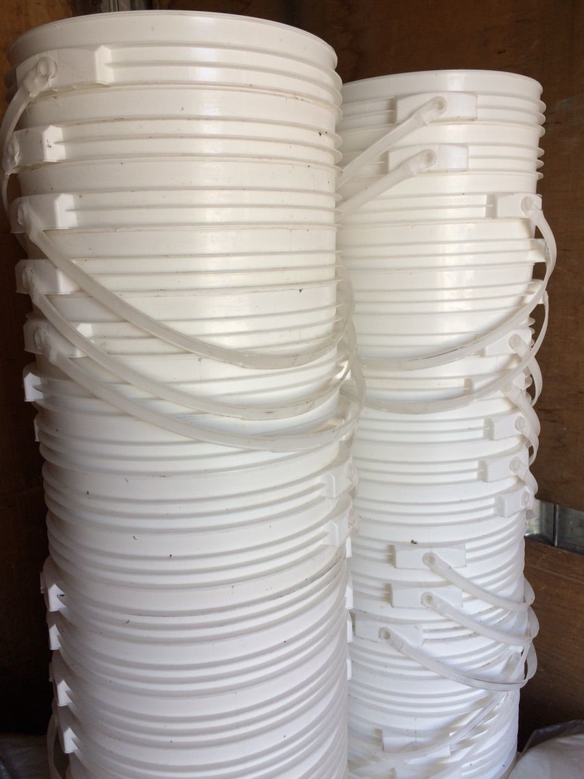 Galeti din plastic 25 kg