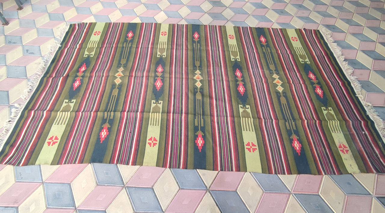 Covor vechi in stare buna