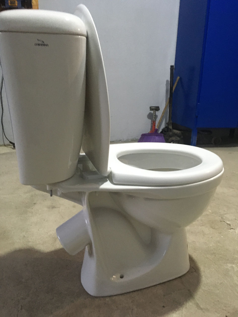 Unitaz practic nou - 750 lei