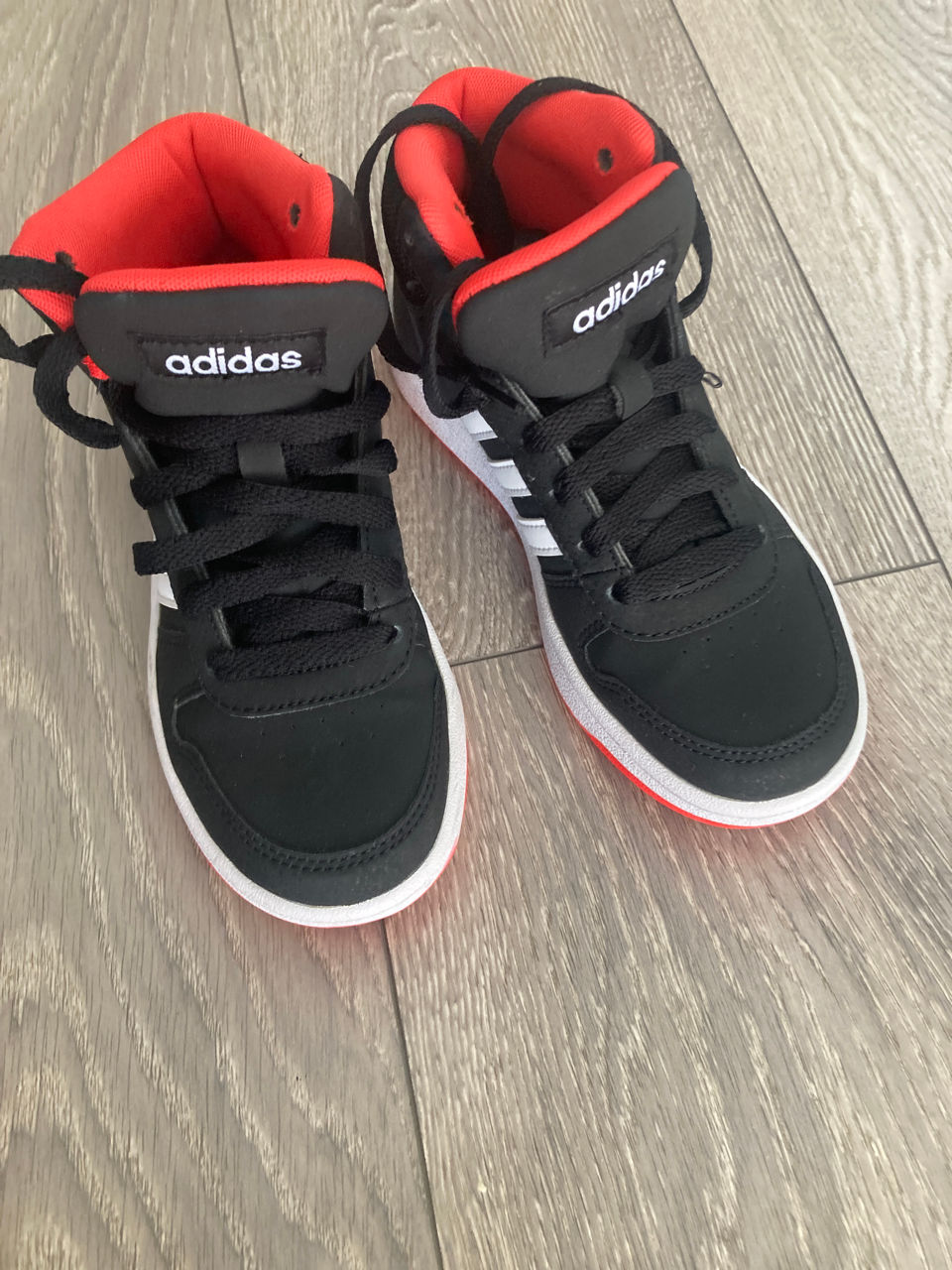 vind adidasi de toamna-iarna noi