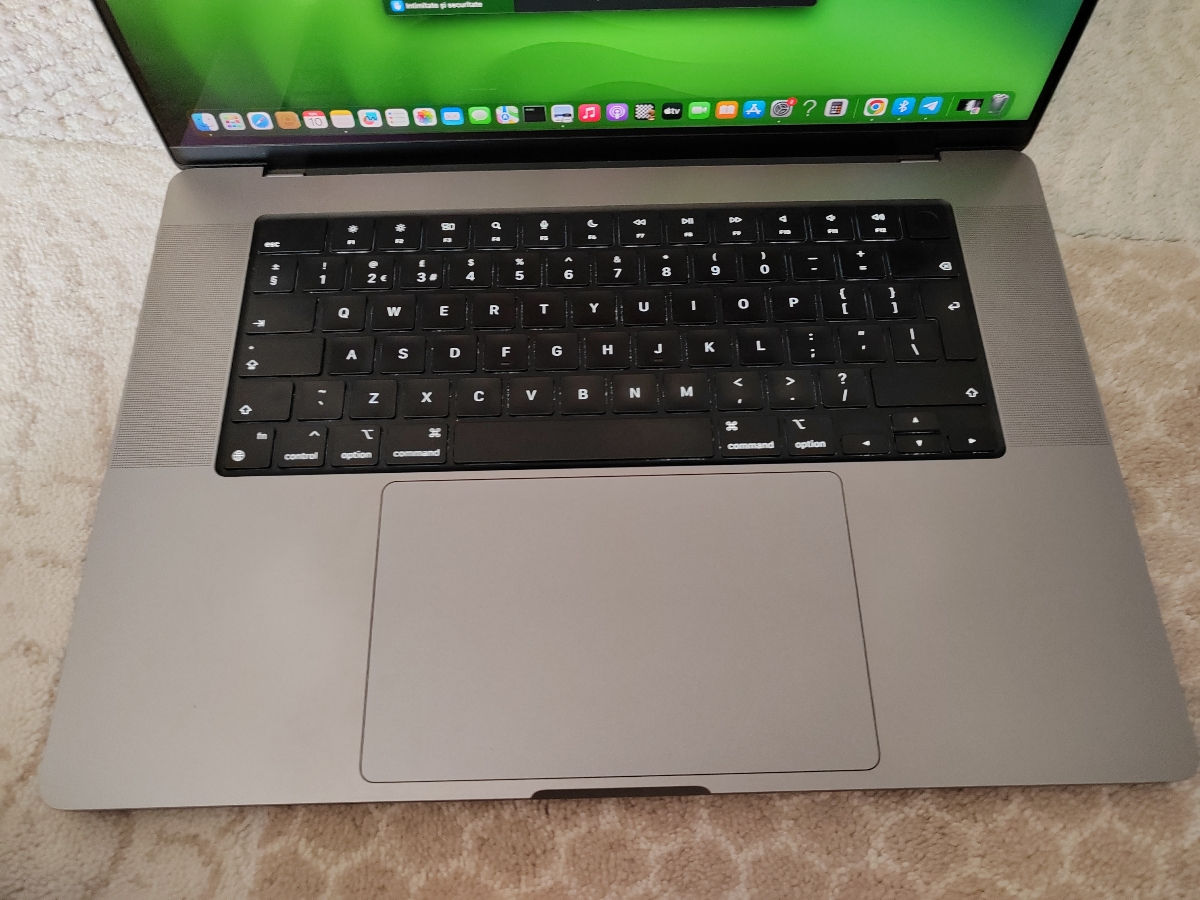 MacBook Pro M1 Pro (16-inch)