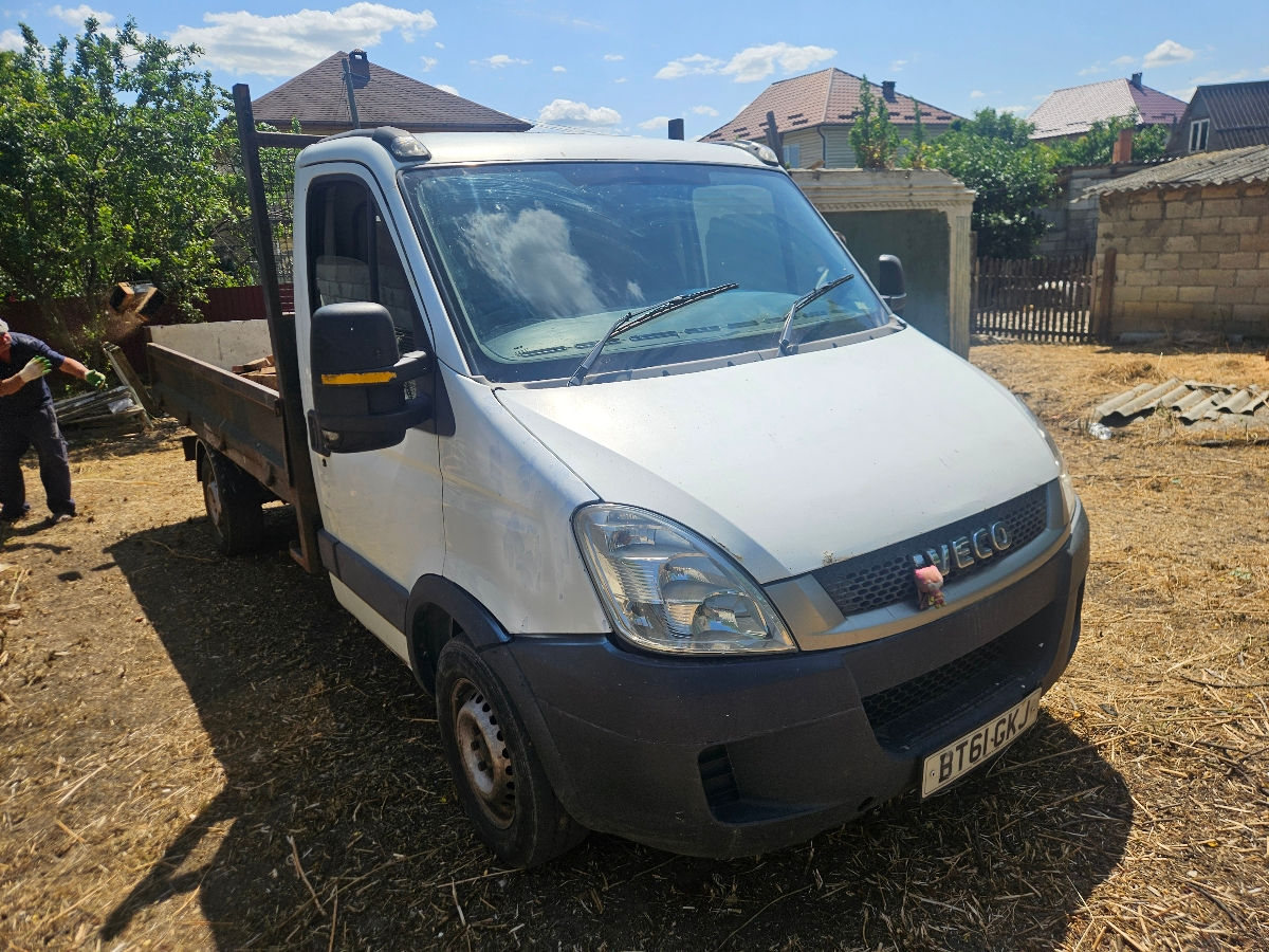 Dezmembrez Iveca Dayli 35 Basculanta.