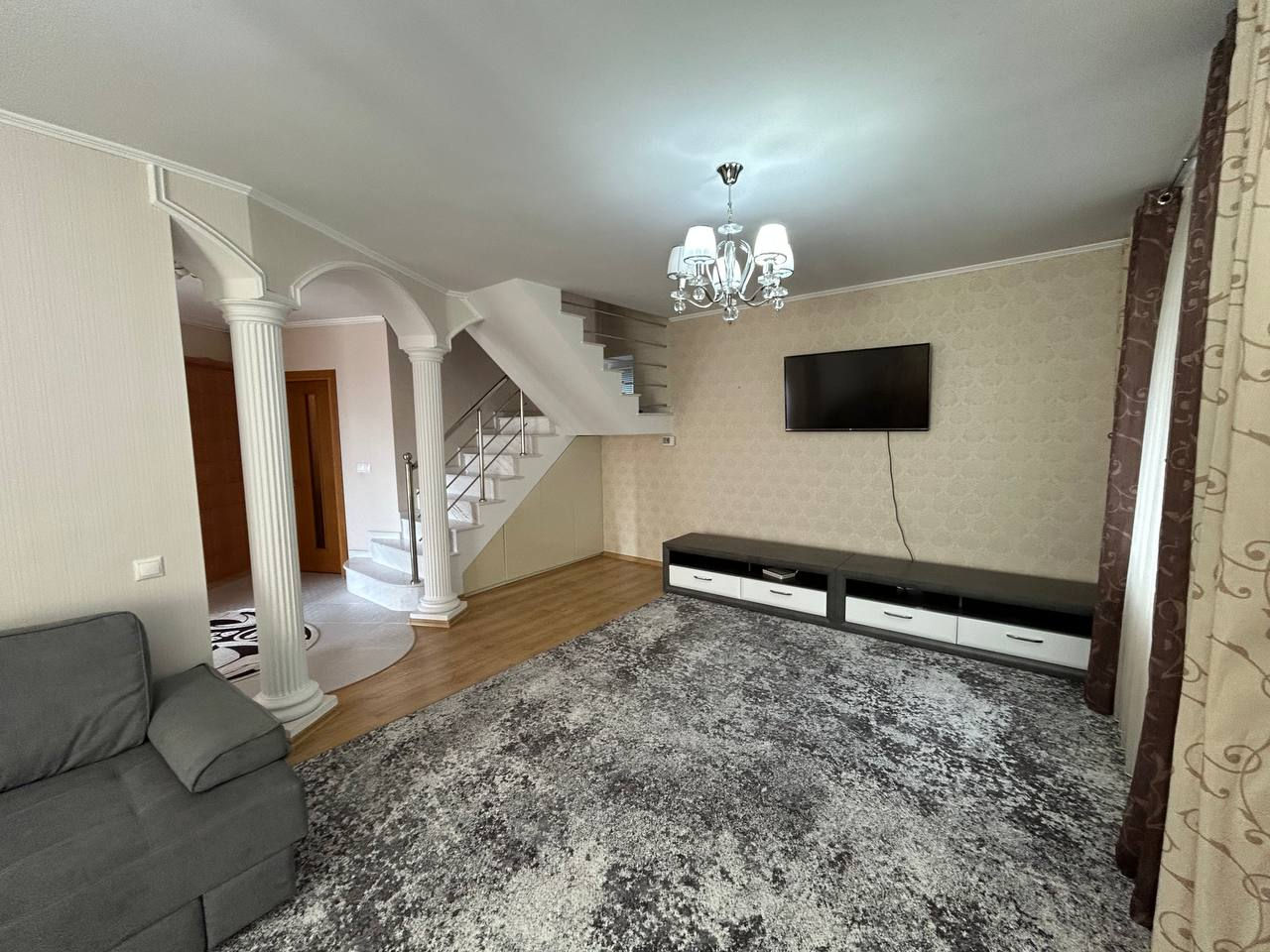 Casa de locuit in satul Răzeni