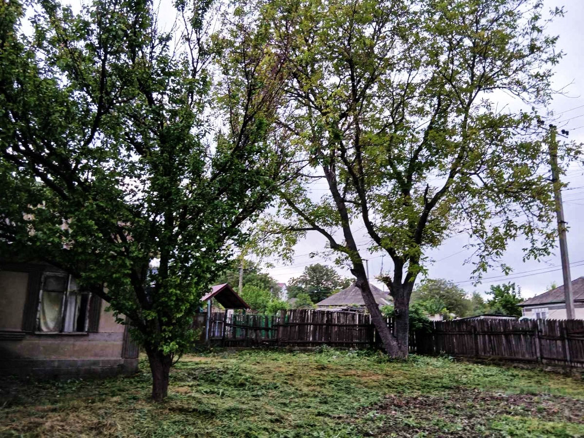 Se vinde lot de teren(construcții) +vila mică / r. Criuleni sat. Izbiste