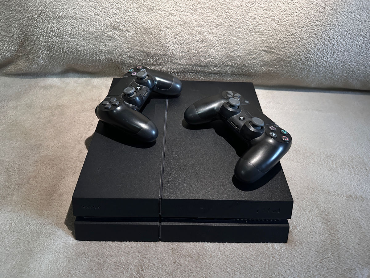 Playstation 4 cu 30 de jocuri