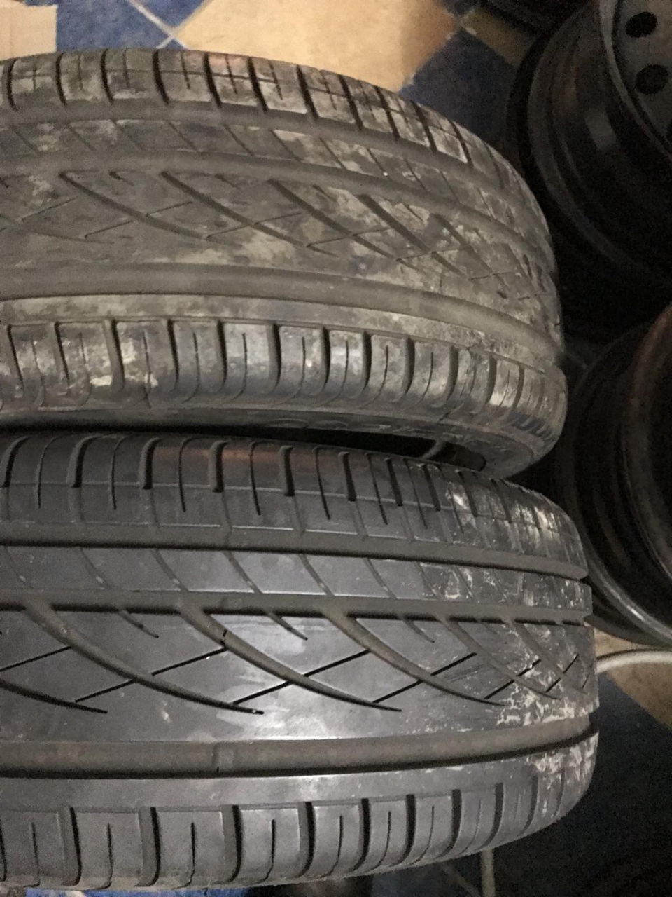 Se vind 2 anvelope noi Continental de la roti de rezerva.