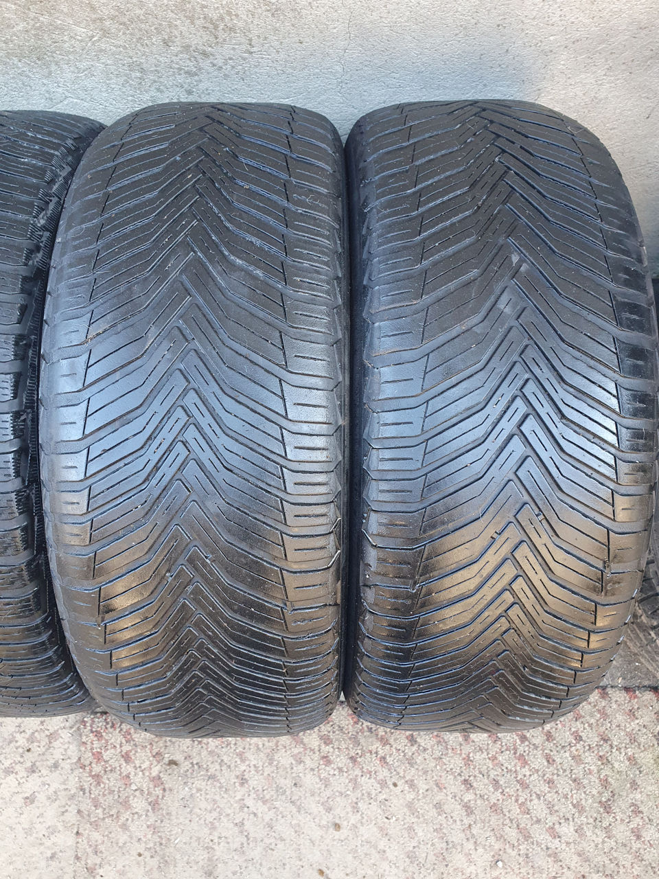 215/50/ R17- Michelin.