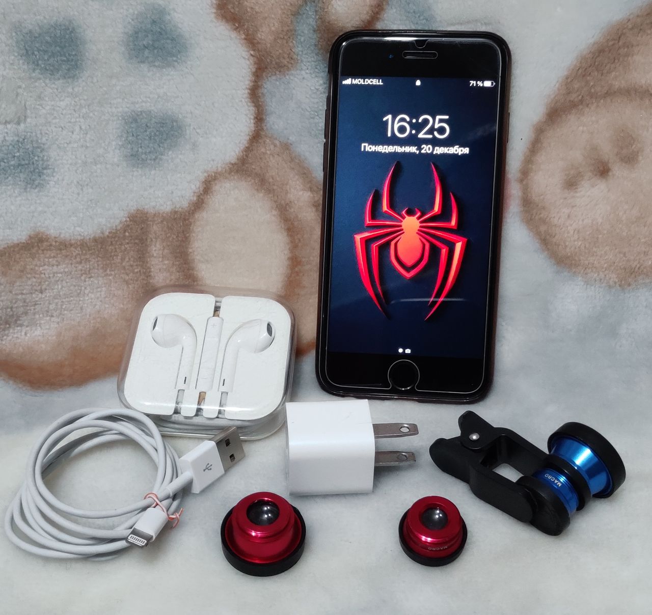 Se vinde iphone 6s 2gb/ 64 gb silver(amprenta nu lucreaza)