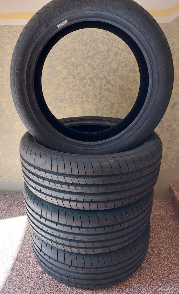 235/45 R19 Goodyear