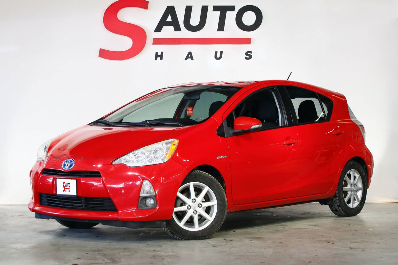 Toyota Prius c 2014 г. с пробегом 120000 mi, Гибрид, 8899