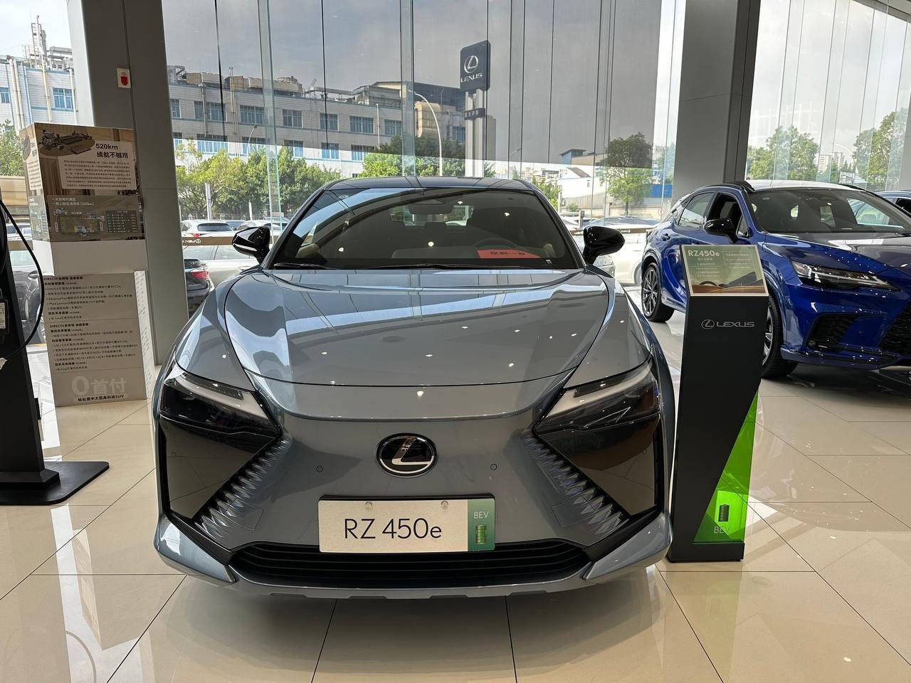 Lexus RZ Series an. 2023 cu rulaj 10 km, Electricitate, 32390