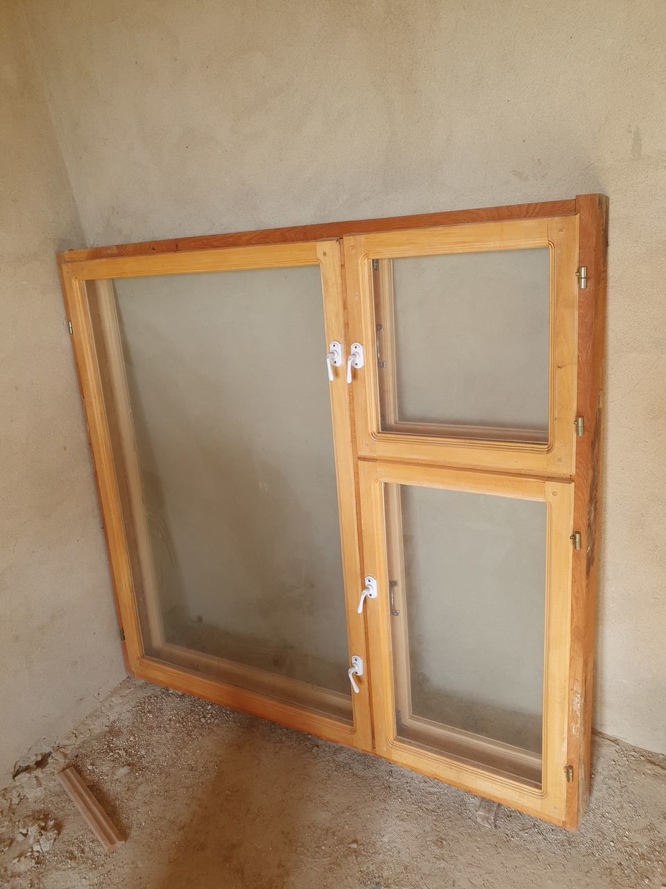 Geam Nou din lemn 1,5 m x 1,4 m