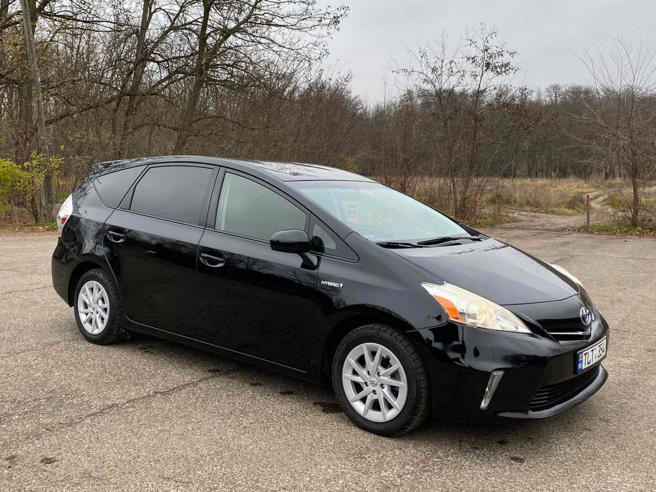 Toyota Prius v