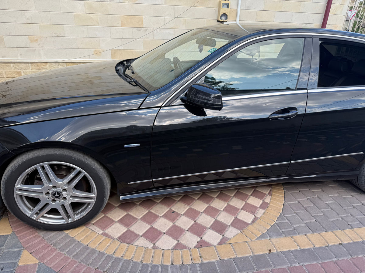 Mercedes E-Class an. 2009 cu rulaj 220000 km, Diesel, 5000