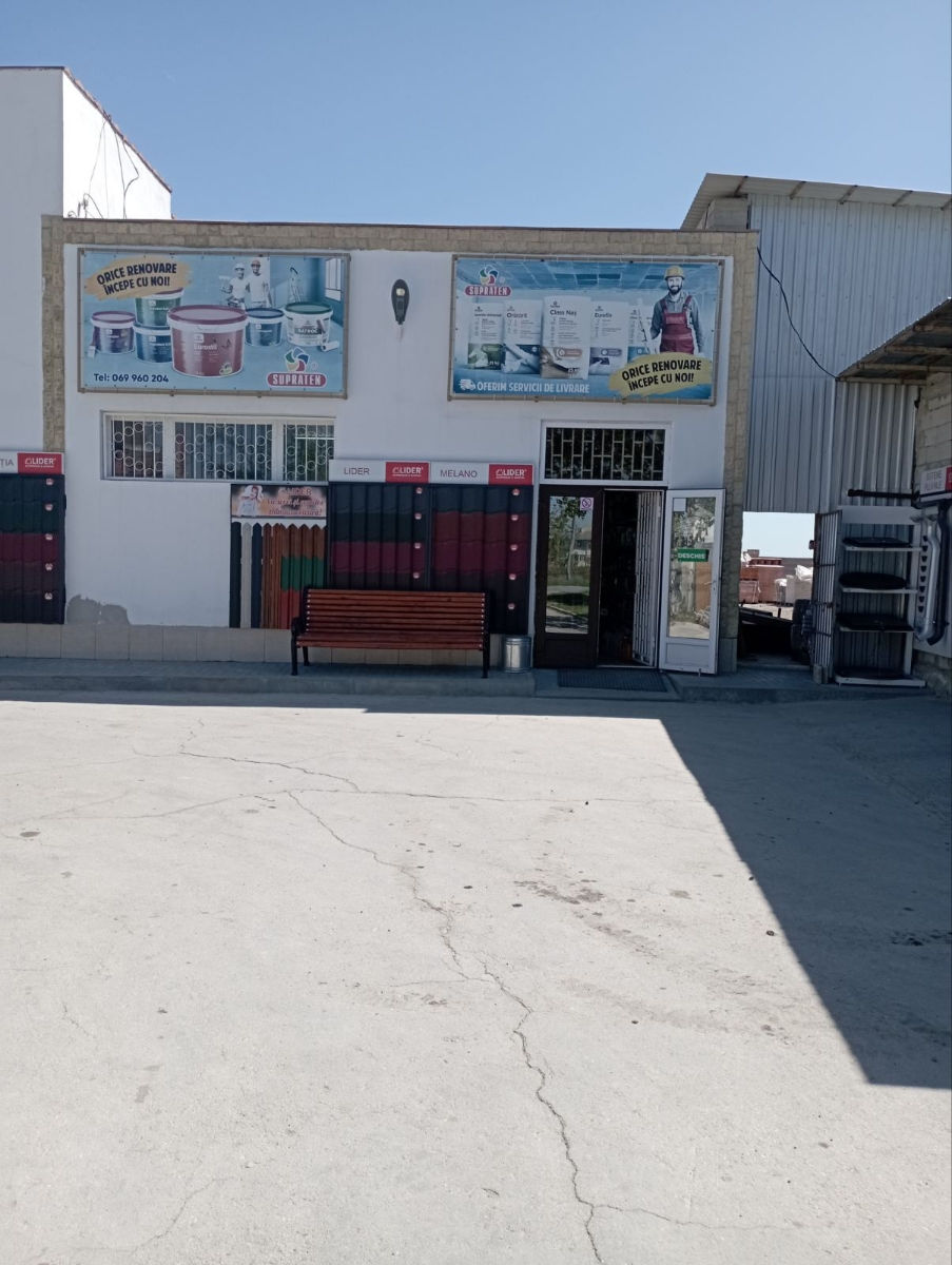 Vind doua magazine de materiale de constructii in satul Susleni ...