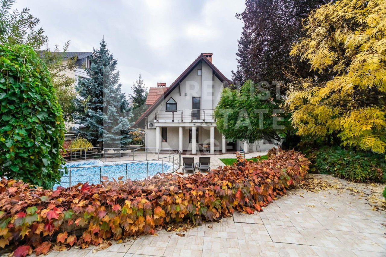 Chirie, casă, 2 nivele, 4 odăi, str. Aurel David, Centru