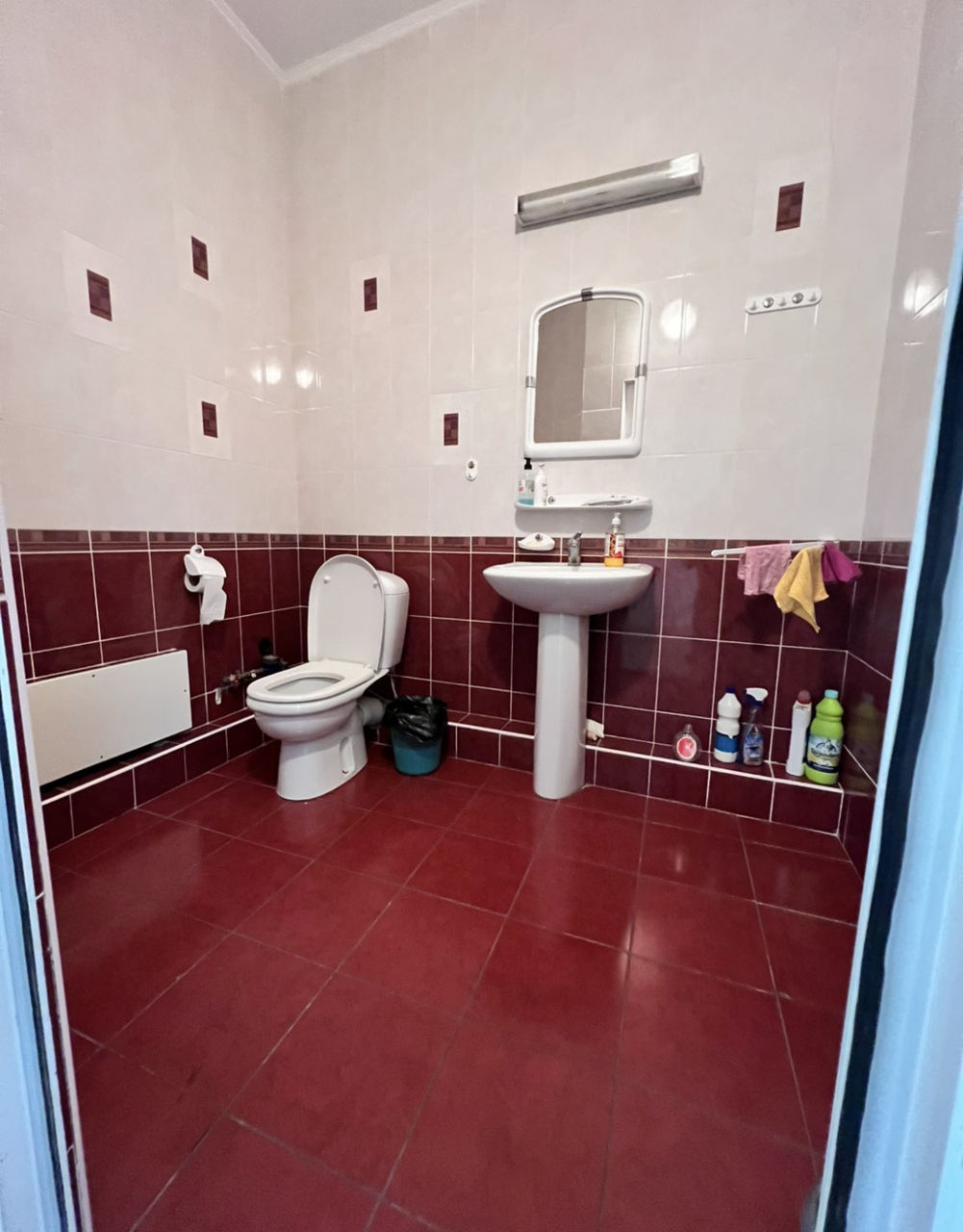 ! Arenda 96 m2 , spatiu comercial , la Ciocana - centru , str. Mircea ...