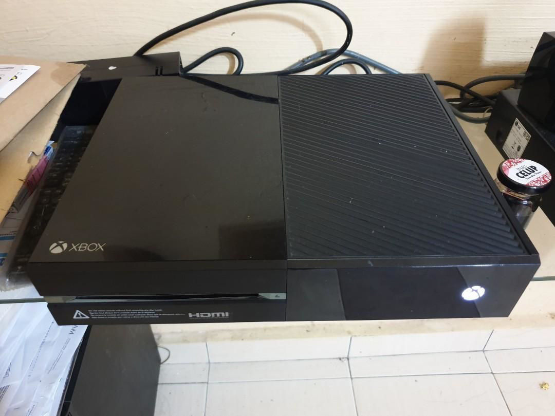 Xbox One 500 Gb + игры