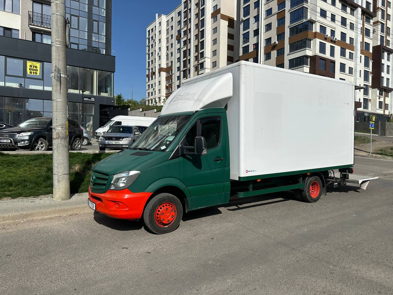 Transport si Hamali la comanda