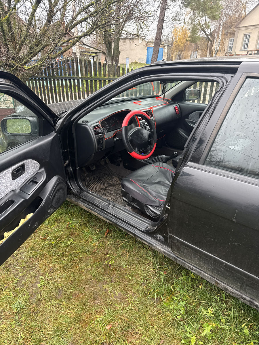 Nissan Almera an. 1998 cu rulaj 318289 km, Benzină, 1000