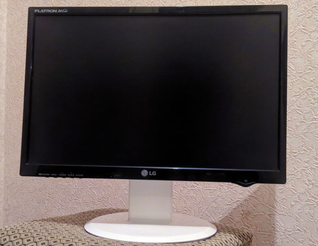 LG Flatron 19"