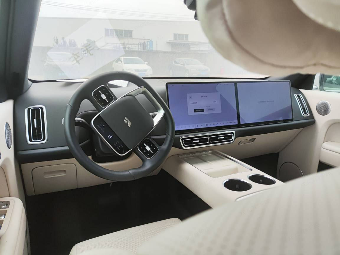 LiXiang L7 an. 2024 cu rulaj 3450 km, Plug-in Hybrid (benzină), 38290